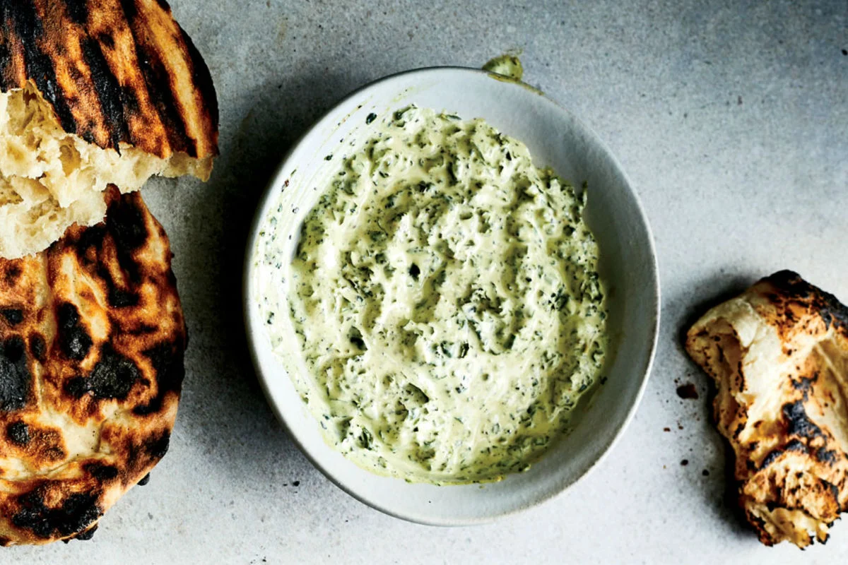 Receta: Dip de ranch ahumado con col kale a la parrilla - Food & Wine ...