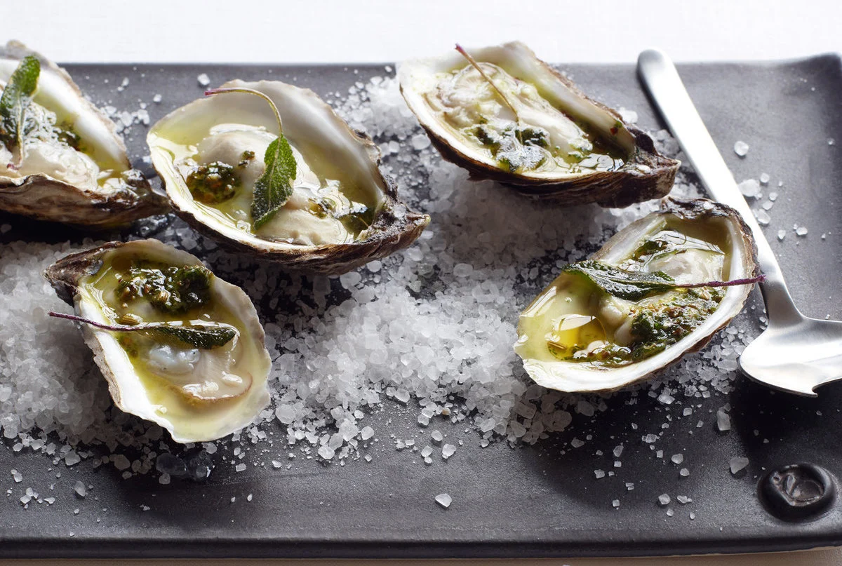 Receta: Ostiones al grill con mantequilla de tequila