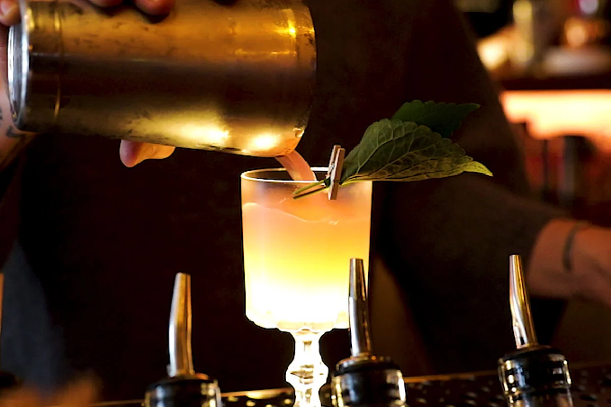 Tenemos la receta del mejor cóctel del Bar Raval de Toronto - Food ...