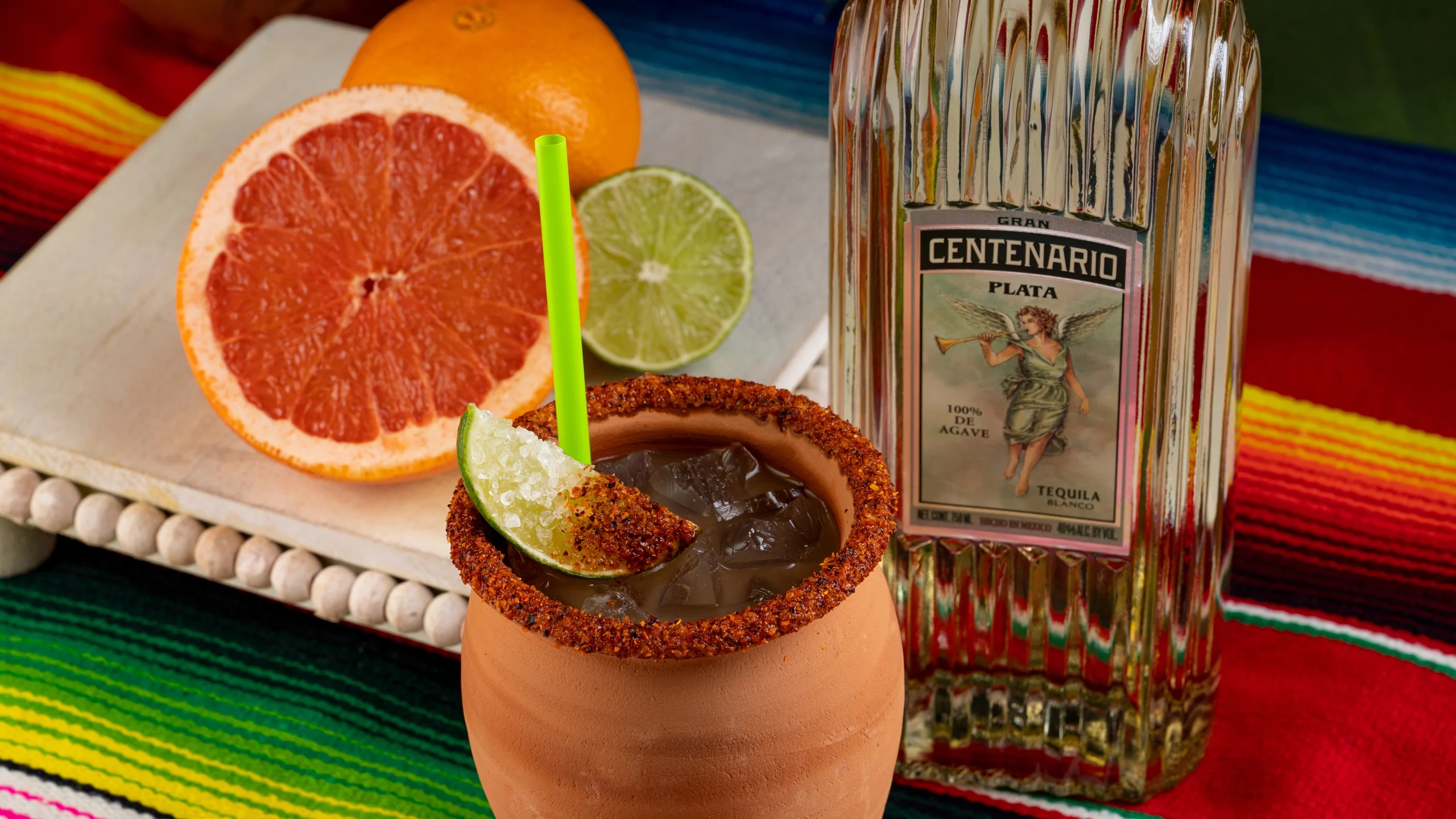 Para brindar en las fiestas patrias: prepara un cantarito con tequila