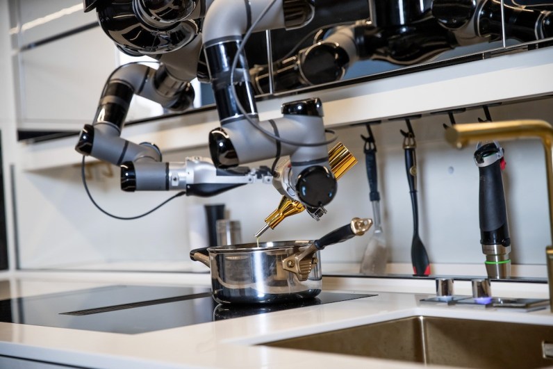 Olvídate de cocinar, Moley presenta un robot chef que prepara hasta 5 ...