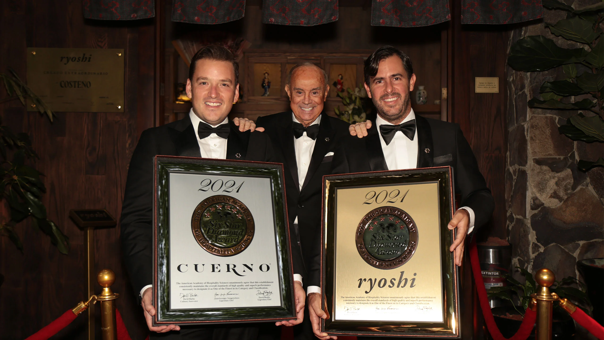 ¡Arriba México! Grupo Costeño ganó un Six Star Diamond Award y es la ...