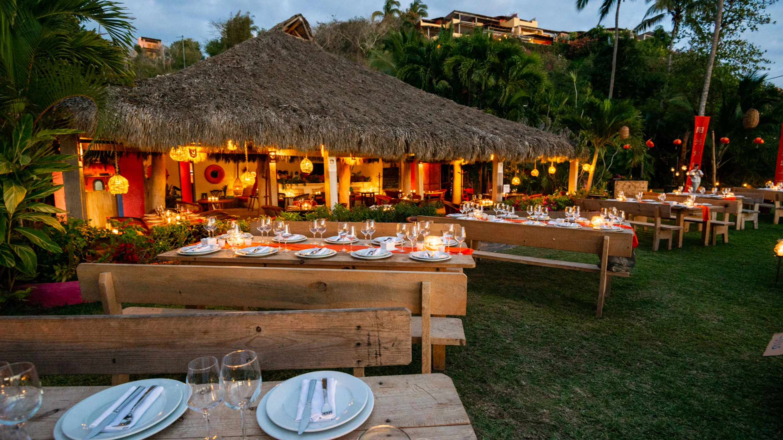 Playa Rosa, el restaurante de Careyes se remodela sin perder su herencia