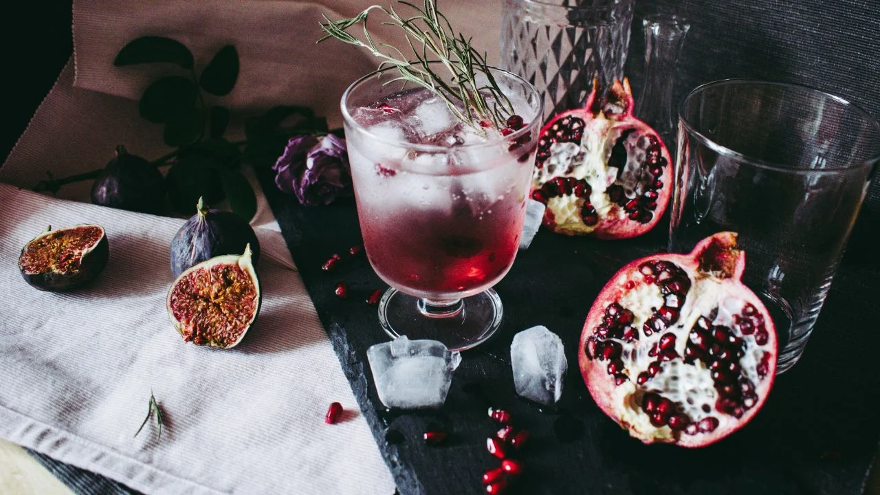 3 recetas de cocteles con granada para esta temporada