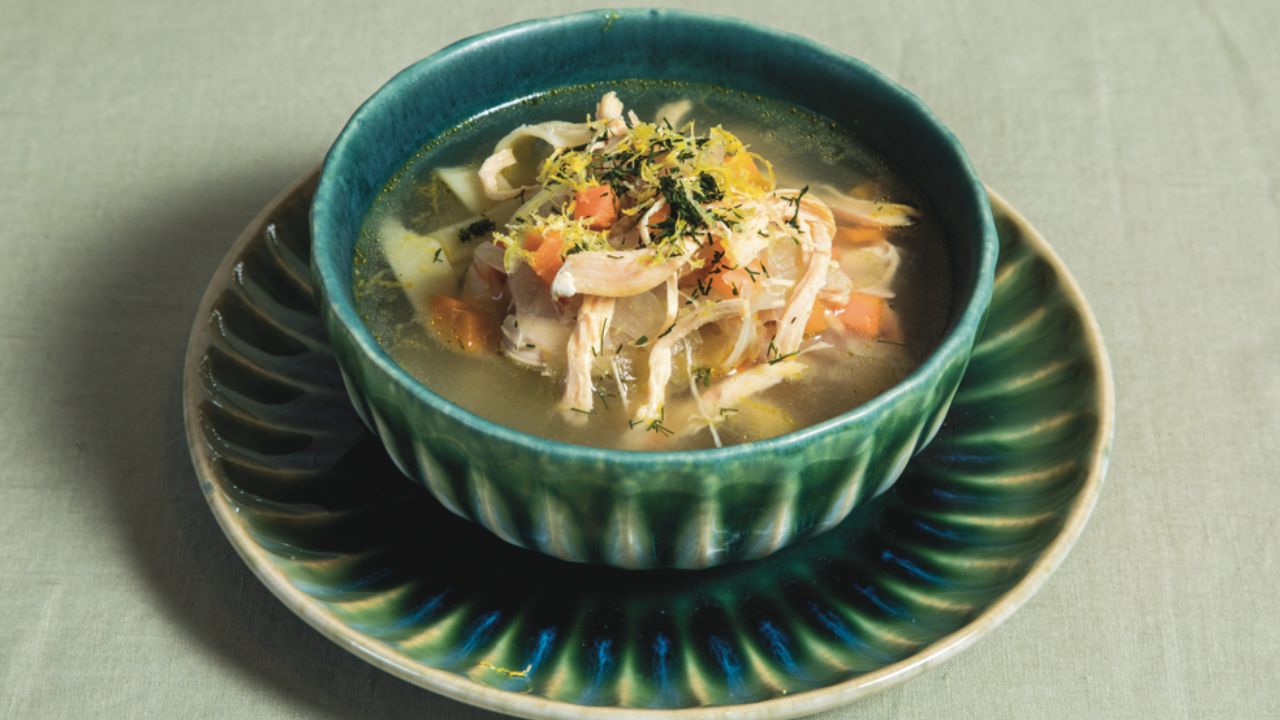 Receta de la sopa de pollo y limón de la chef Estrella Jafif